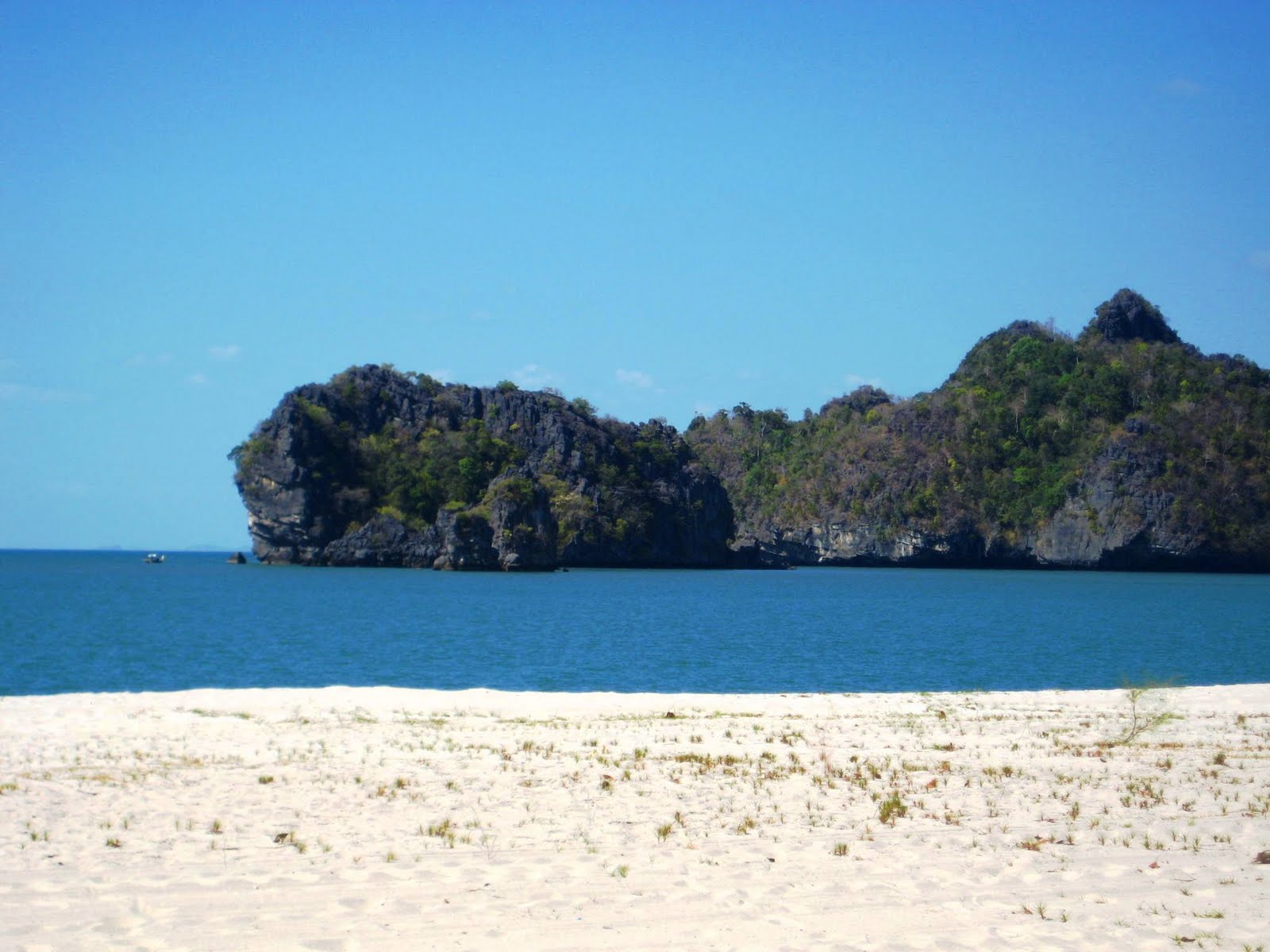 DESTINATION: LANGKAWI: Tanjung Rhu Beach