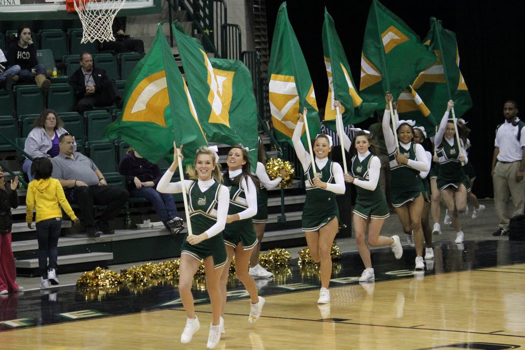 Cheerleaders Sport World: UNC-Charlotte Cheerleaders