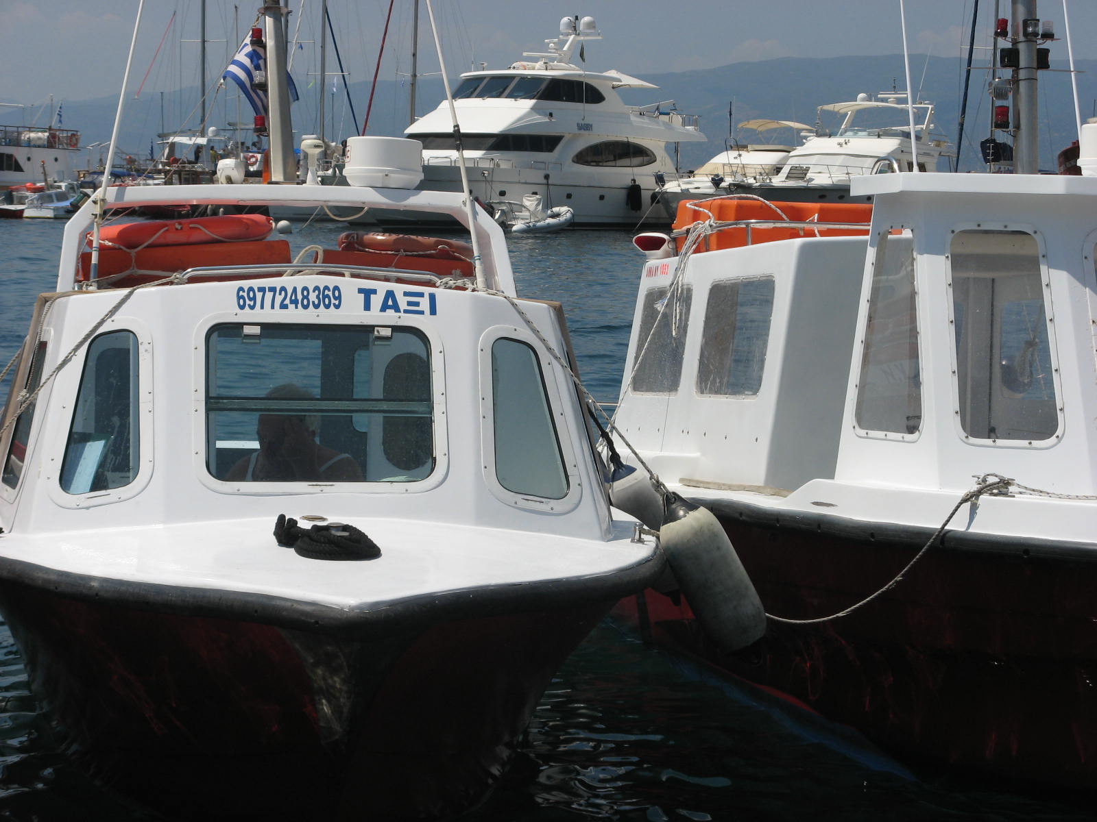 Ταξιδιάρα Ψυχή - Travelling Soul: Ύδρα και ξερό ψωμί