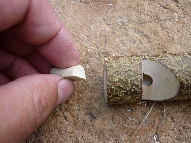Jon Mac.Spoon Carving First Steps: A Simple Wooden Whistle...