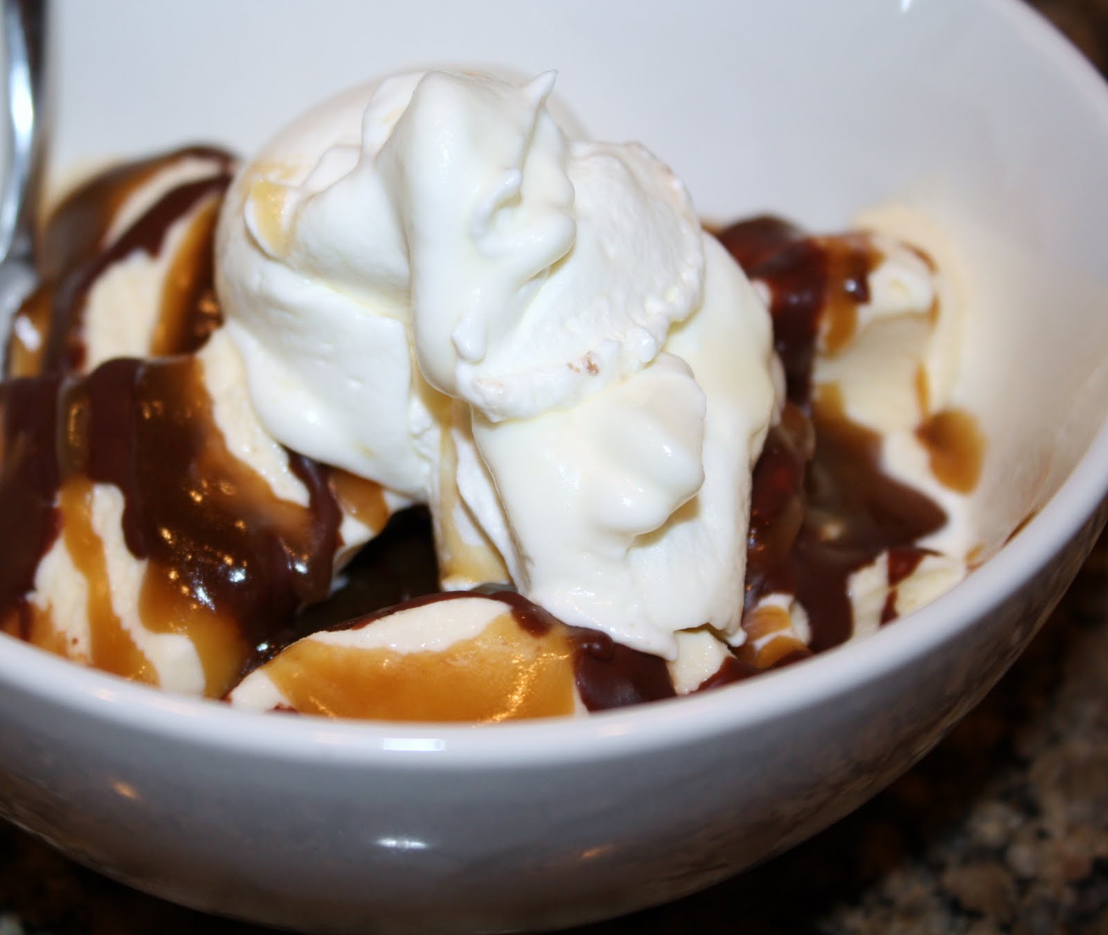 sunday sweets: hot fudge sundaes
