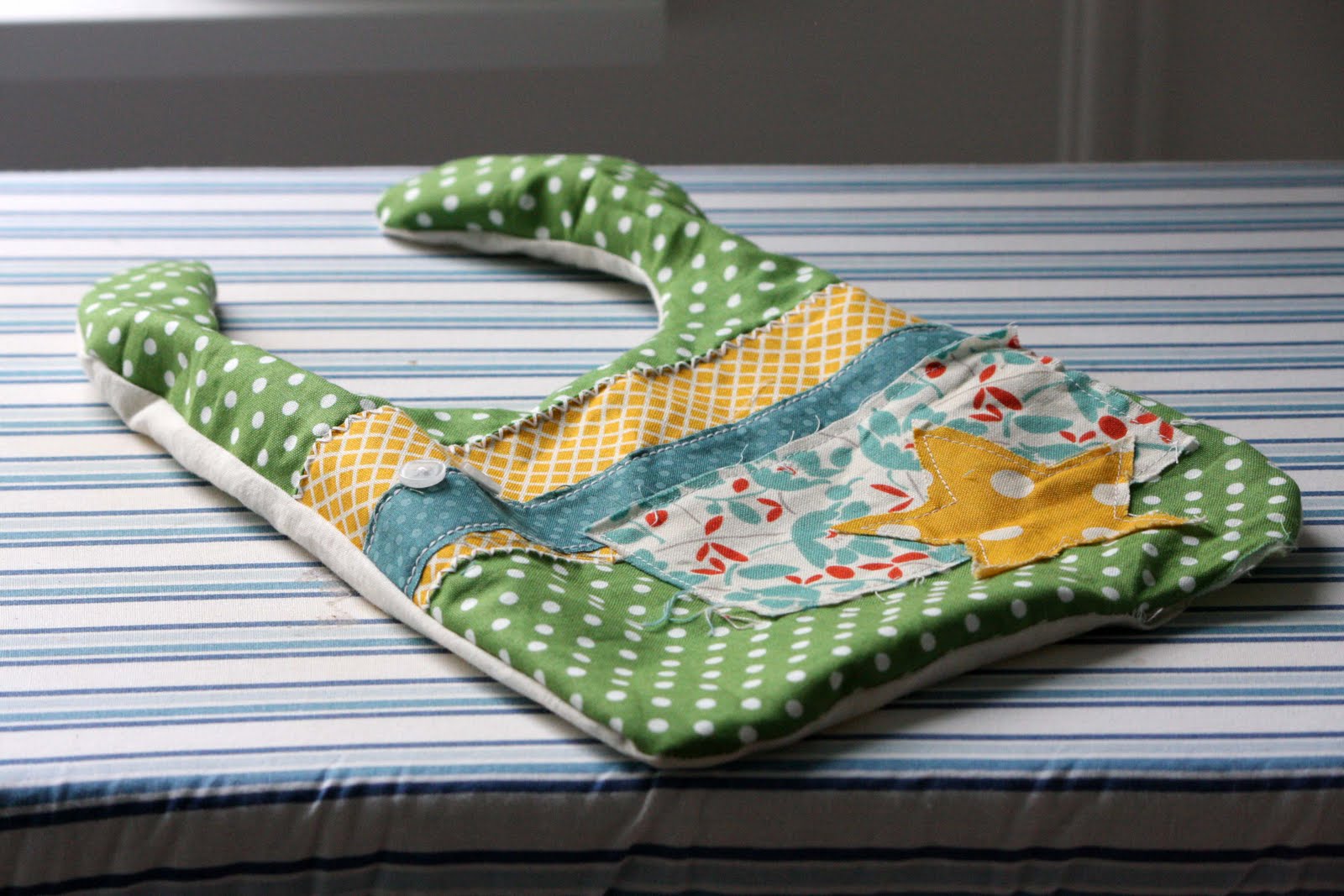 Praiseworthy: Baby Bib Tutorial and Giveaway