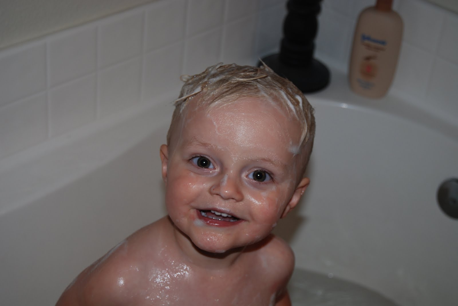And Baby Blake Makes Four!!: Brother Bath Time
