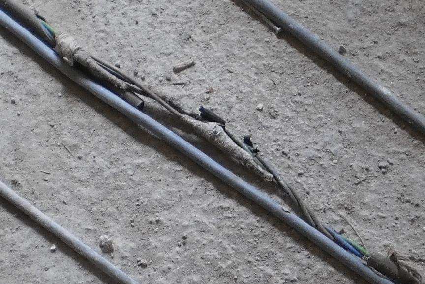 Electrical Installation Wiring Pictures: Temporary electrical cabling