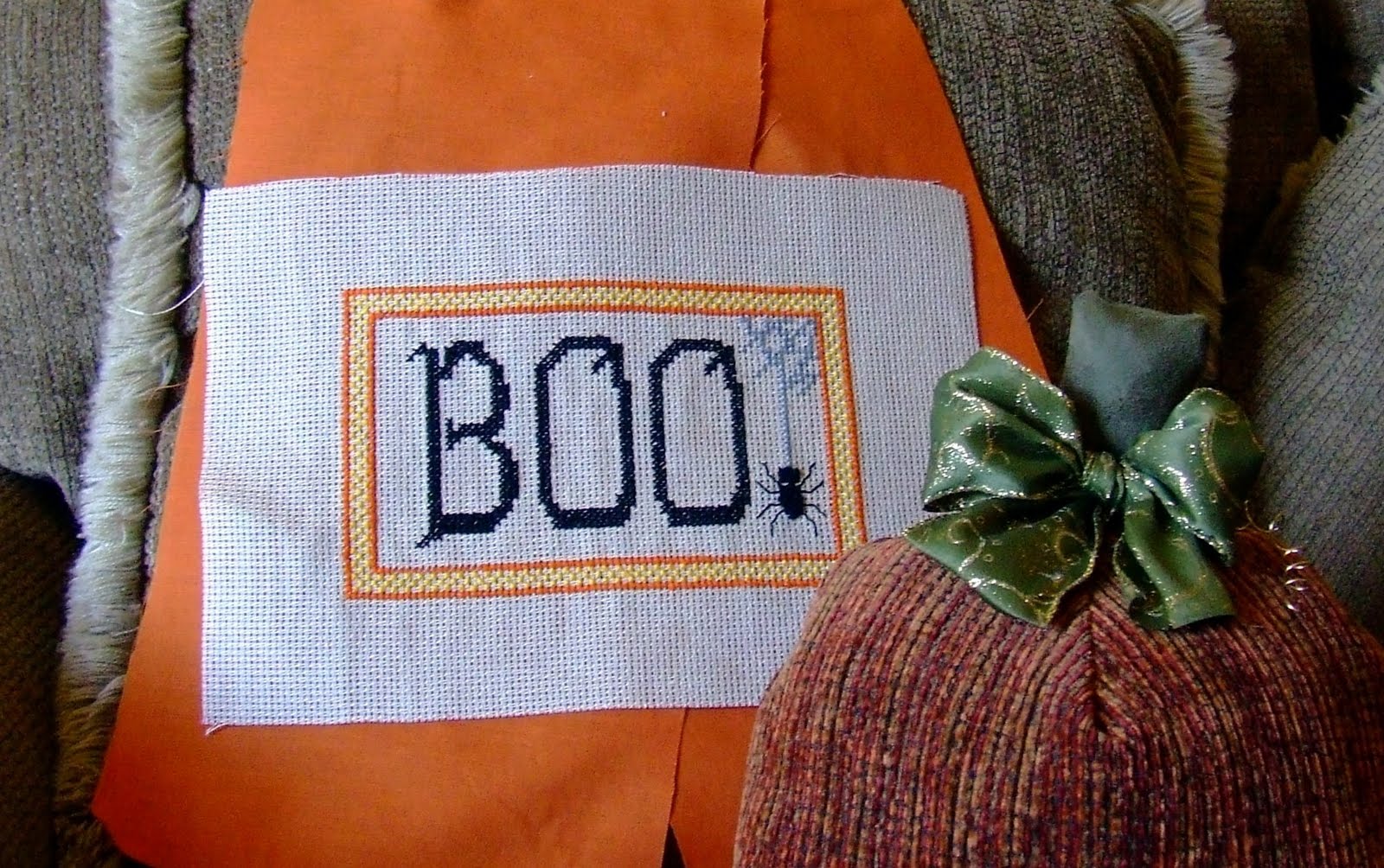 Scatter Sunshine: Free Halloween Cross stitch pattern- boo!