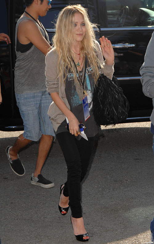 Fashion Friends of Mine: It-girls!!!! part 1. Ashley and MK Olsen