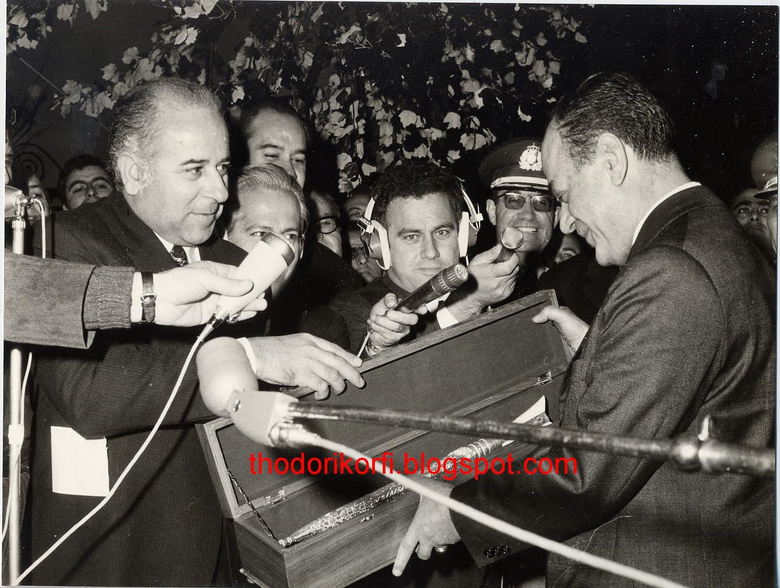 ΜΑΔΑΡΑ: 21η ΑΠΡΙΛΙΟΥ : Ο ΠΑΠΑΔΟΠΟΥΛΟΣ ΣΤΗΝ ΚΡΗΤΗ