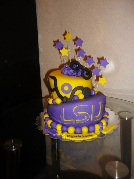 Speciality Cakes and Cupcakes New Orleans by Yany's Cakes: Graduation ...