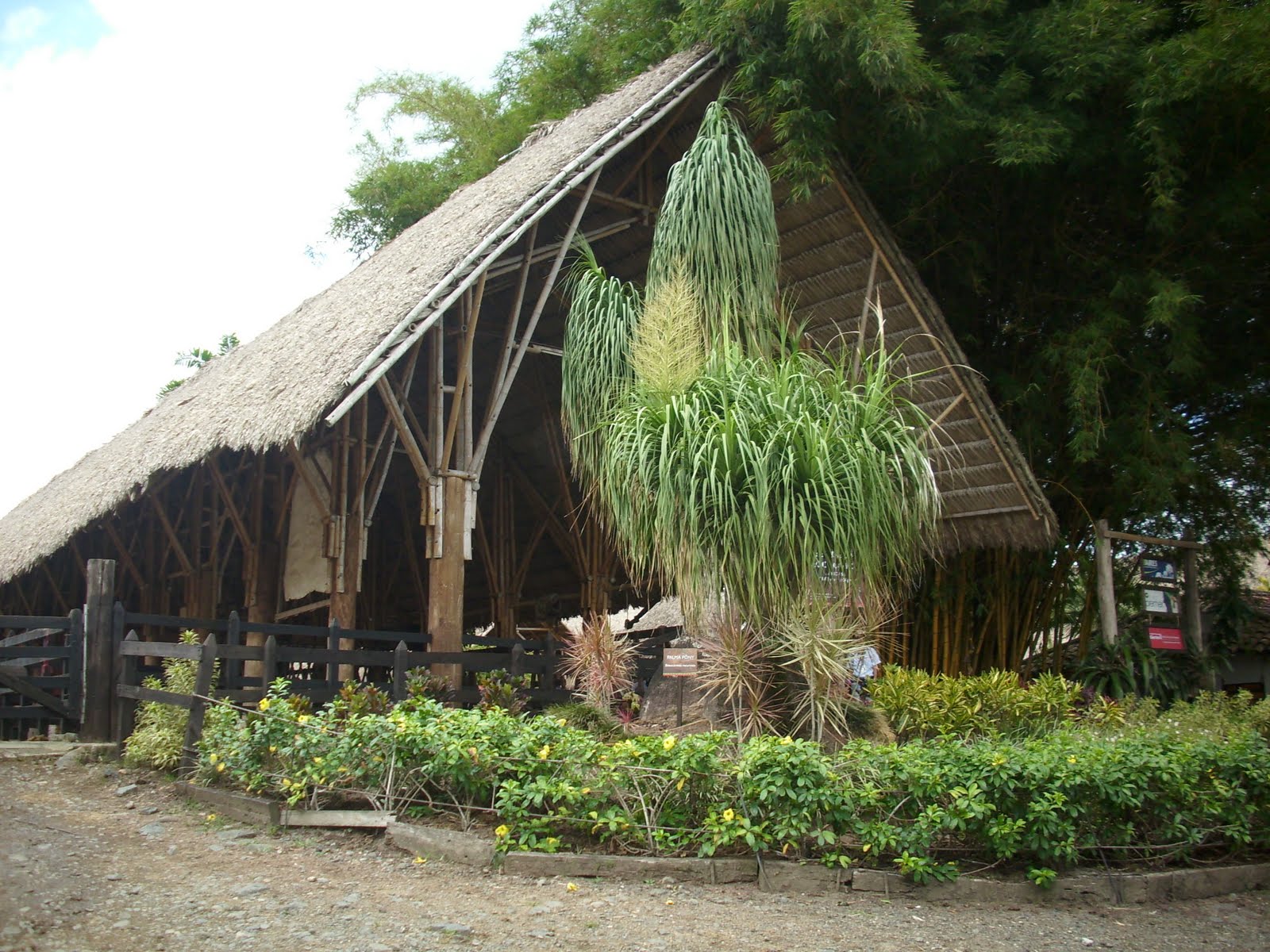 MUNDOMAGICO: Parque Panaca. Armenia Colombia