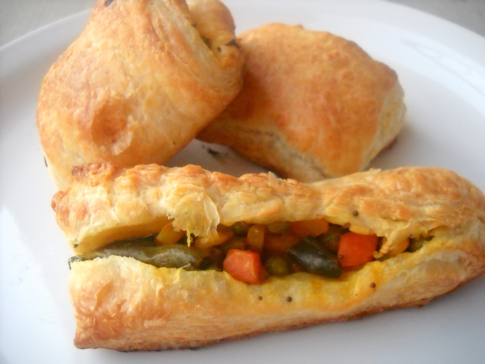 Savitha's Kitchen: Vegetable Puff