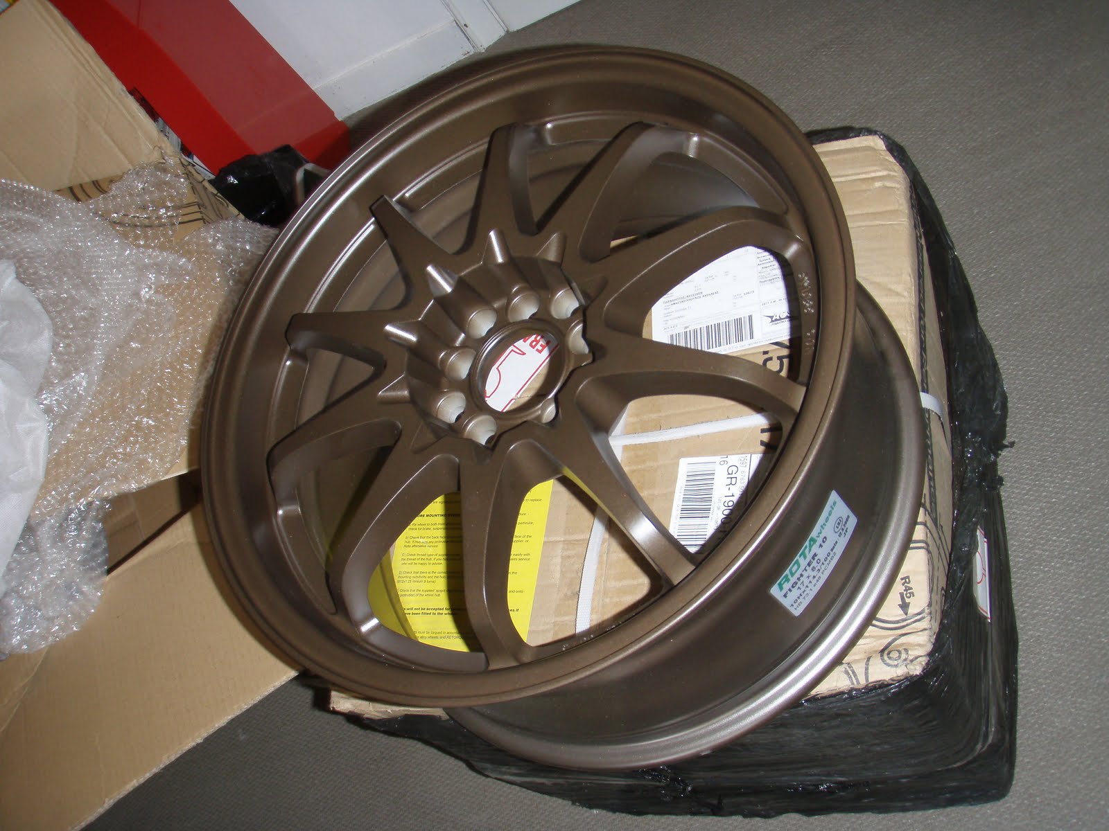 JDMbits: New Arrival: Rota Fighter 17x8 et48!
