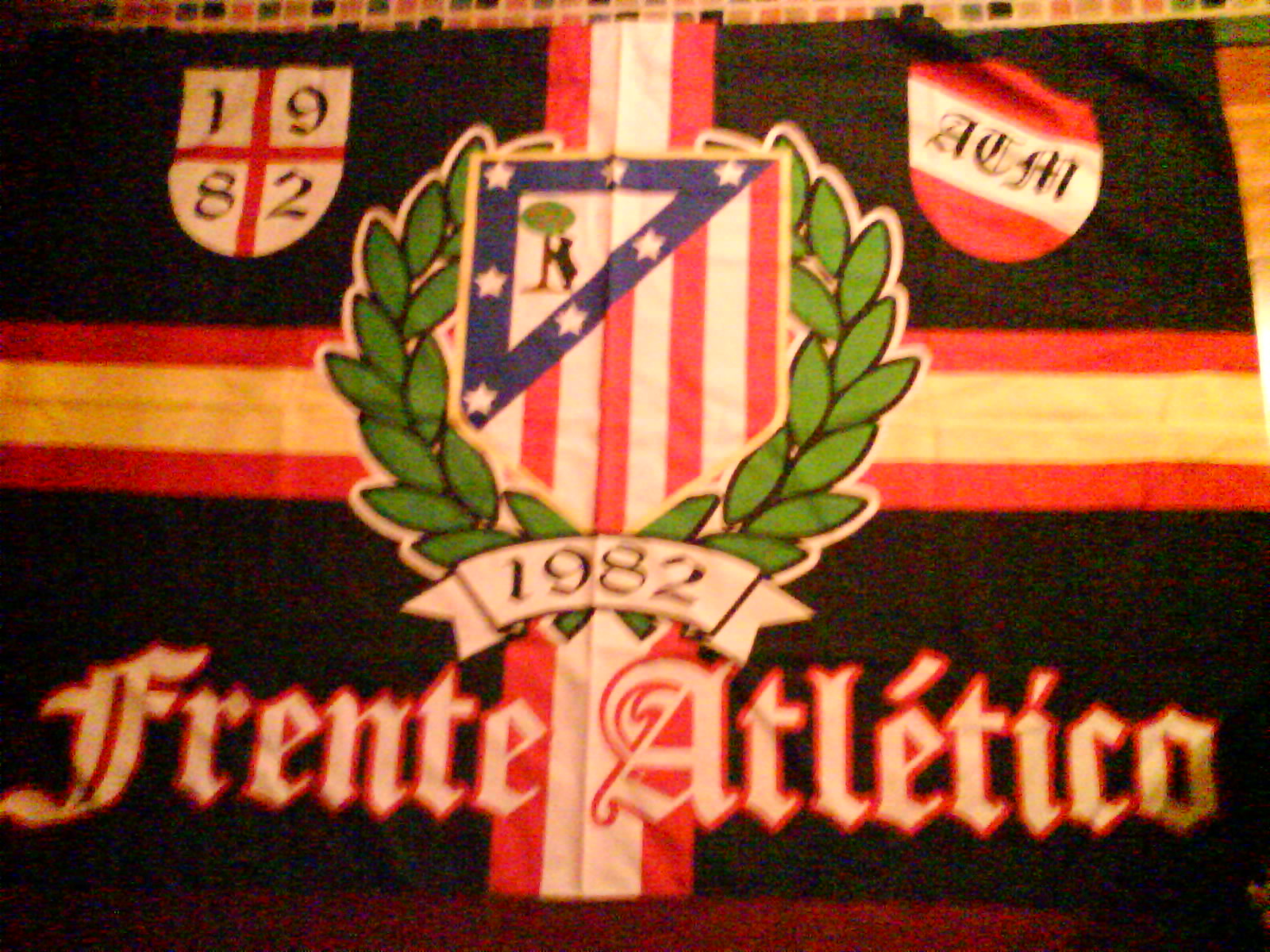 Material Ultra: Bandera Frente Atletico