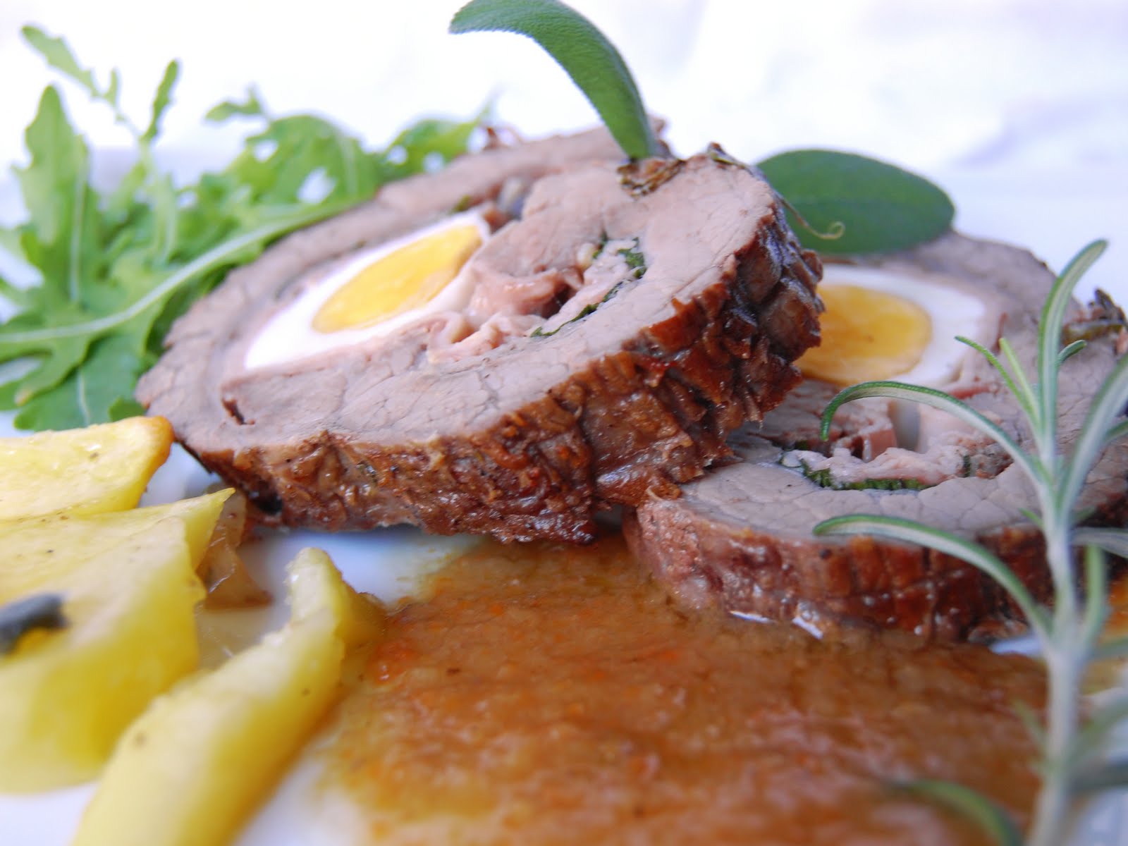 Fior di Nespolo: L'arrosto di manzo ripieno