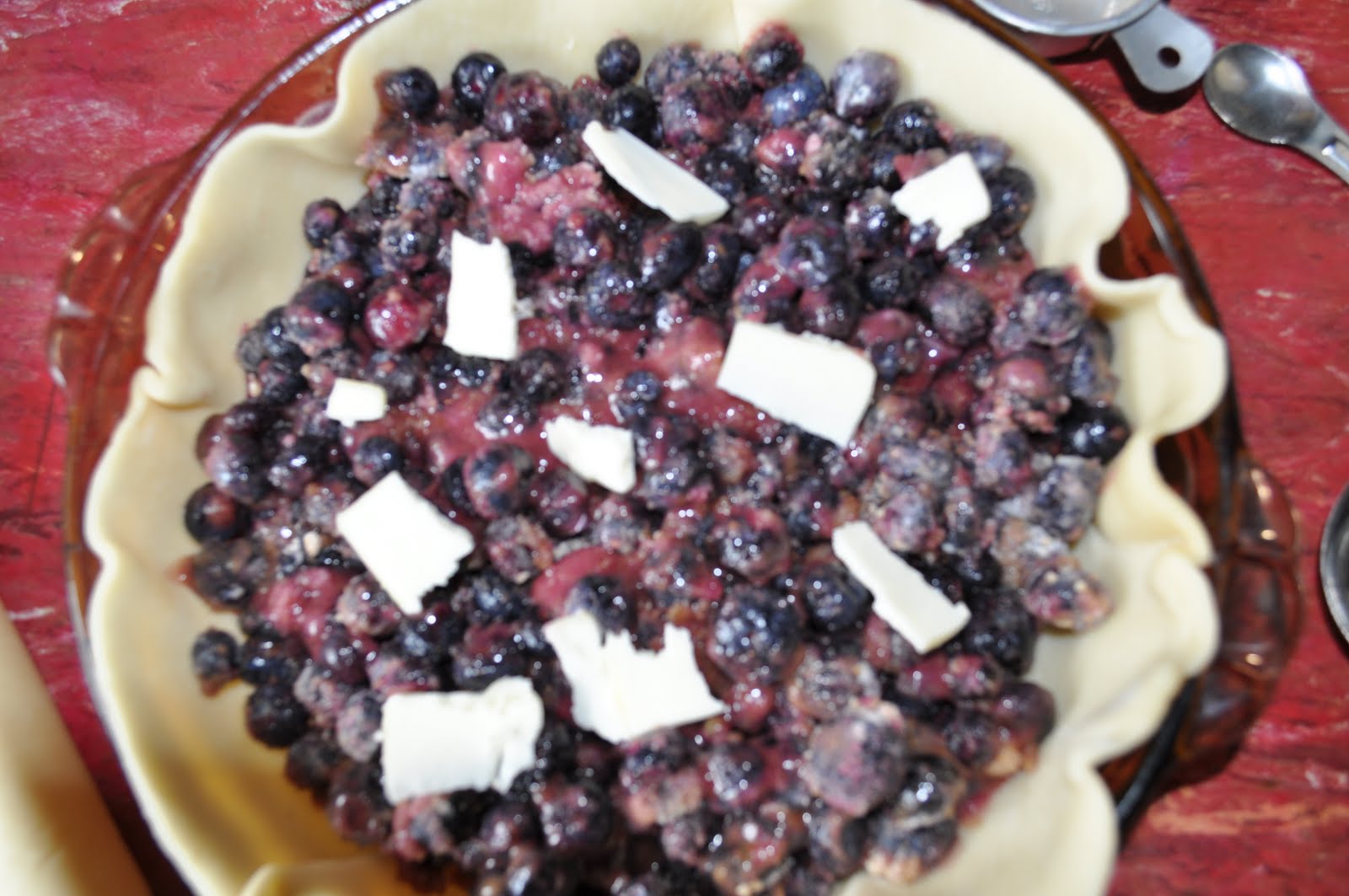 Michigan Cottage Cook: OUR FAMILY FAVORITE BLUEBERRY PIE