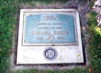 Williams Gate: Actor Sorrell Booke's Gravesite at Hillside Memorial ...