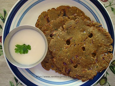 रुचकर जेवण: Bhajaniche Thalipeeth