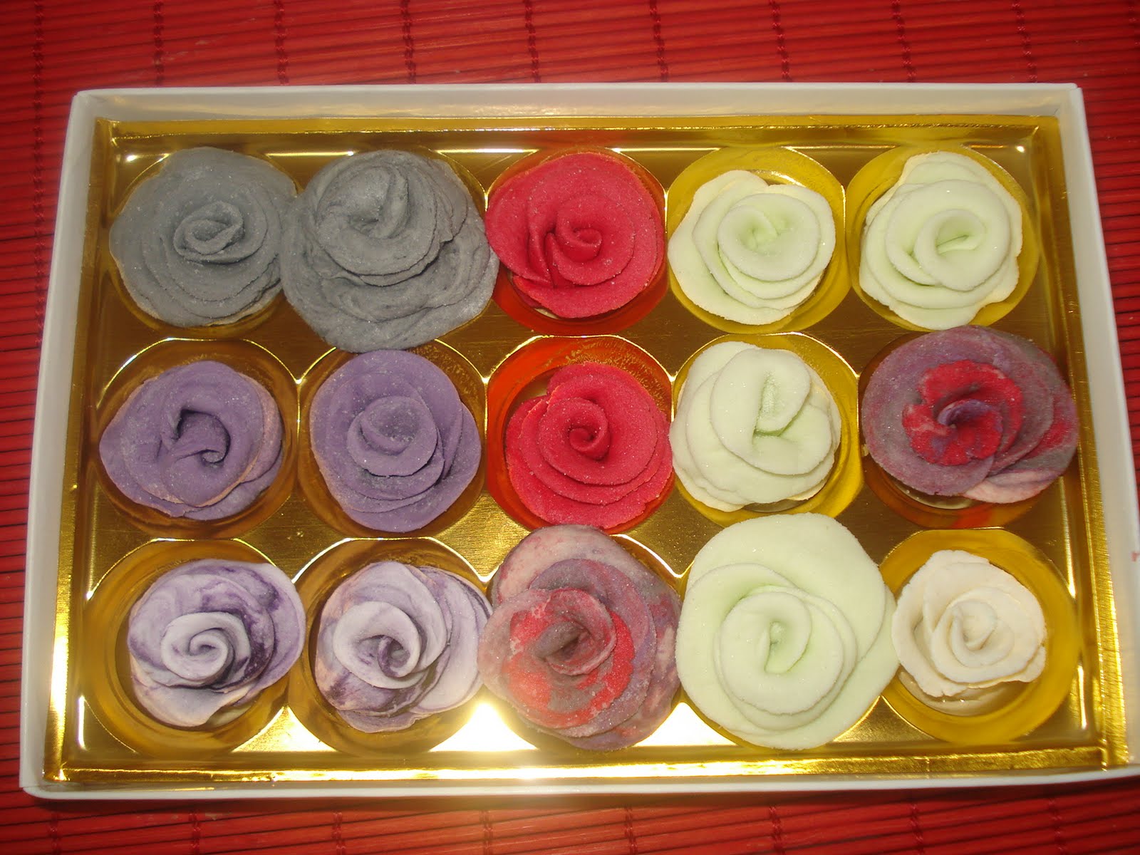 Krisly Köögis-magusad küpsetised: roosid ja muud kaunistused