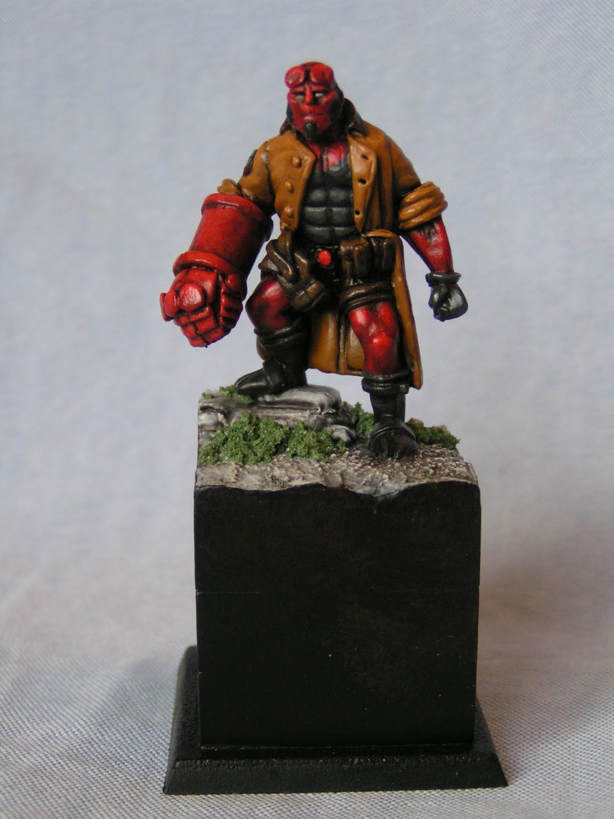 Dampf's modelling page: HELLBOY - On-line painting article part seven