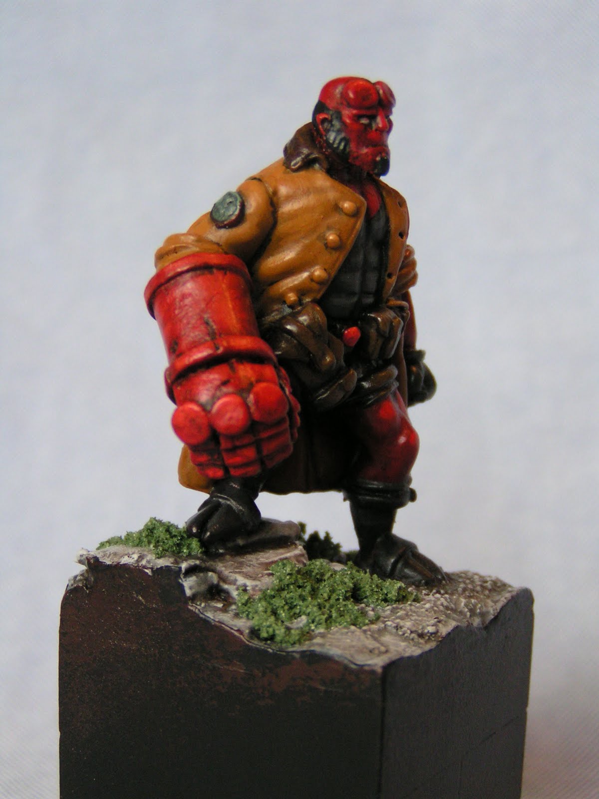 Dampf's modelling page: HELLBOY - On-line painting article part seven