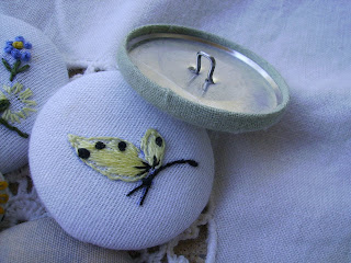 Yesteryear Embroideries: Embroidered Buttons