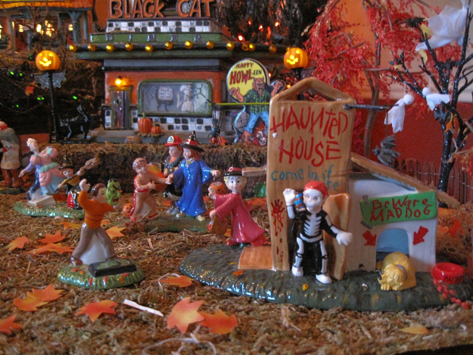 SCRAPPY JESSI: Dept 56 Halloween Village