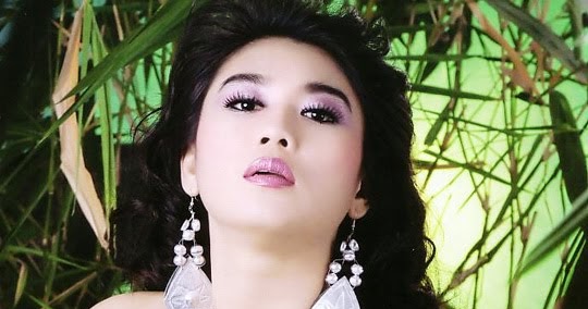 Myanmar Popular Actress, Khine Thinn Kyi's Beautiful Fashion | Myanmar ...