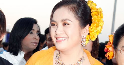 Myanmar Actresses' Fashion at 2007 Myanmar Film Academy Award Ceremony 2