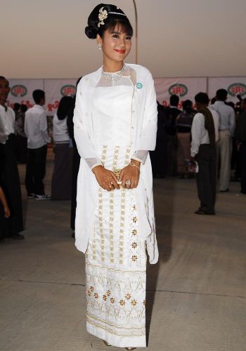 Myanmar Actresses' Fashion at 2007 Myanmar Film Academy Award Ceremony 7