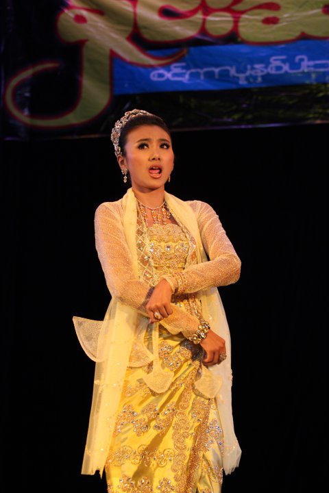 Myanmar Actress, May Kabyar at Hnin Si Yin Khwan A Nyeint Performance