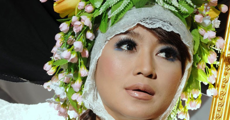 Myanmar Actress: Eaindra Kyaw Zin with beautiful brown long dress