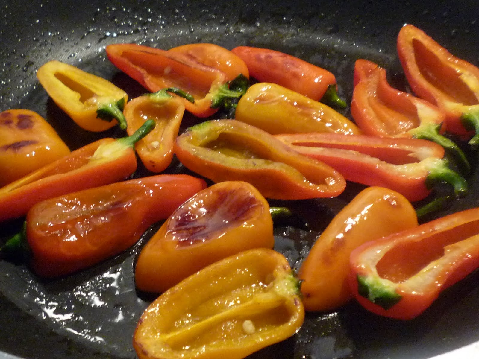 Bolli's Kitchen: Petits poivrons sautés - Gebratene, kleine Paprikaschoten