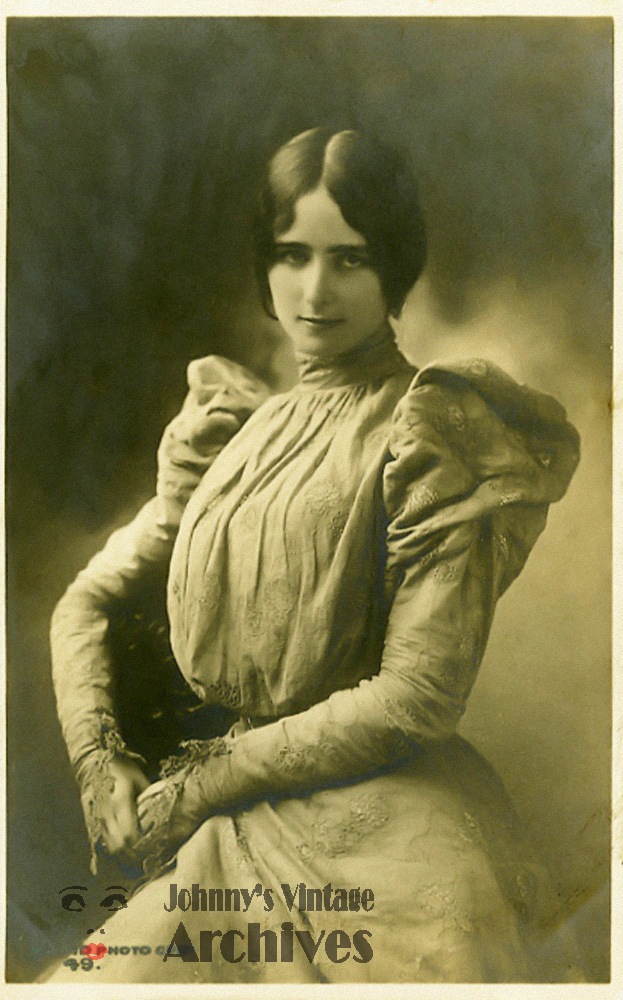 Johnny's Vintage Fashion Archives: De Merode