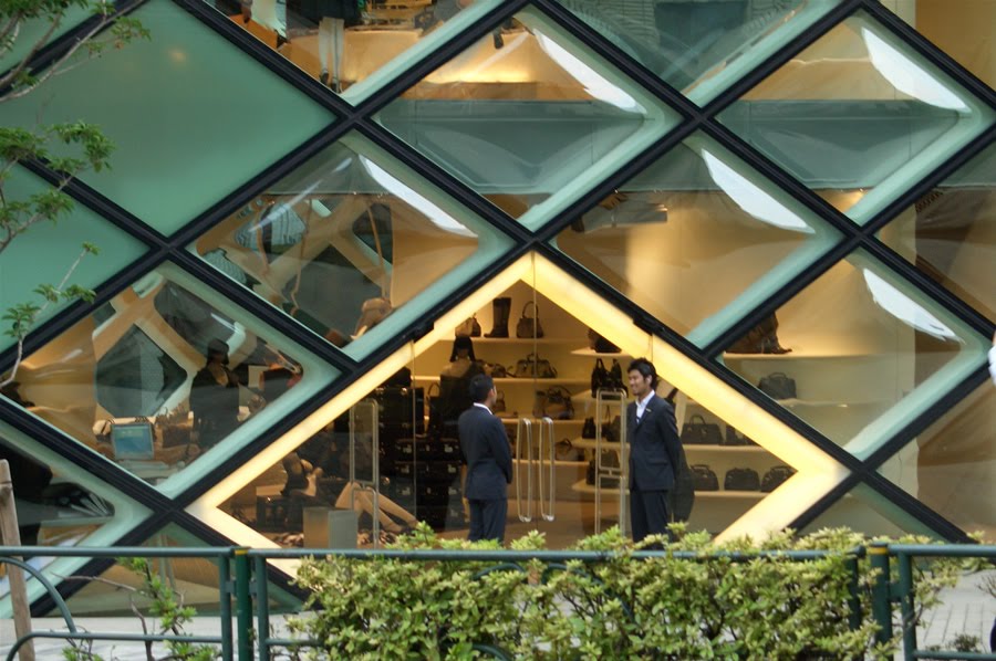 LUXO - SEPHORA BH: PRADA - OMOTESANDO