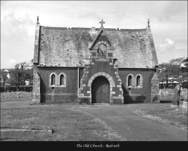 MONTS CORNWALL/KERNOW: ST DAY ROAD CHURCH : REDRUTH. MONOCHROME.