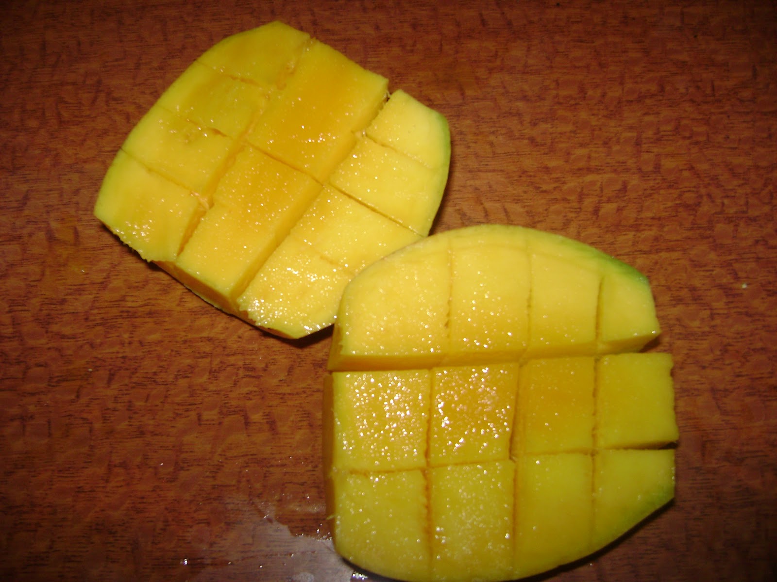 How to Peel & Slice a Mango - La Cocina de Leslie