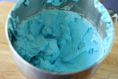 Mangio da Sola: Baby Blue Cake: Chocolate and White Cake with Blue Frosting