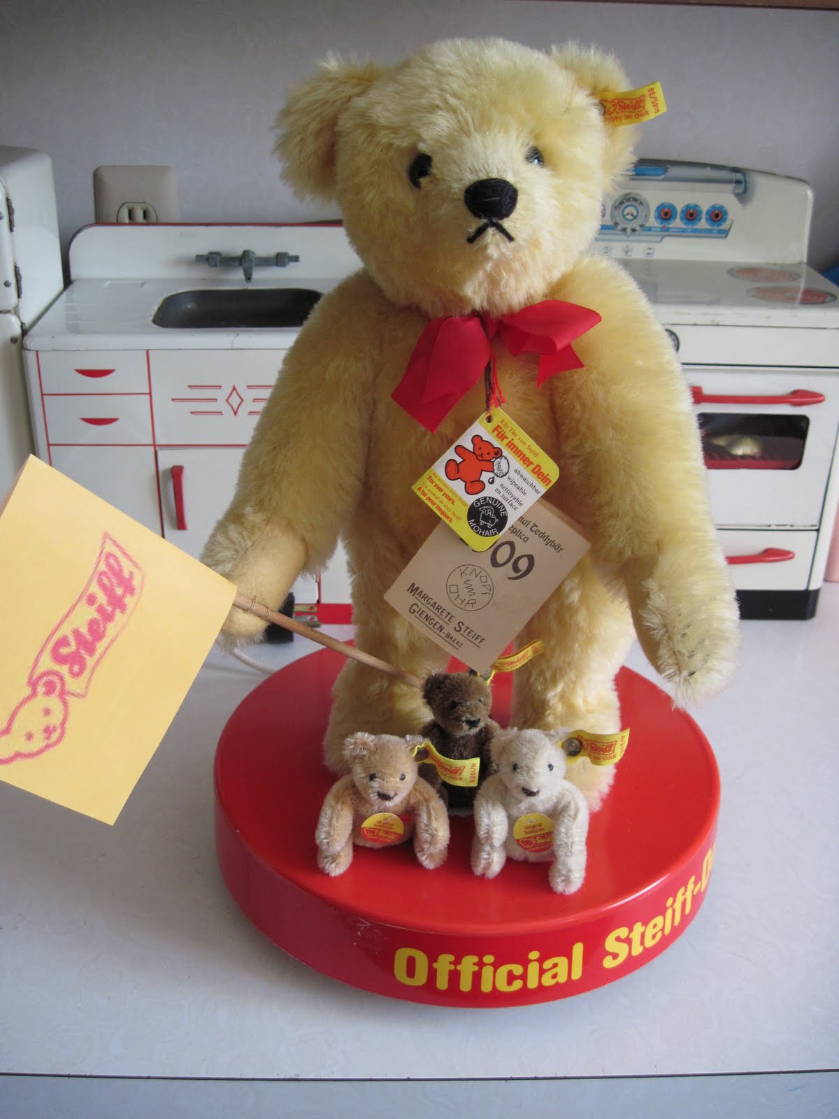 Tracy's Toys (and Some Other Stuff): Steiff Dealer Display Piece