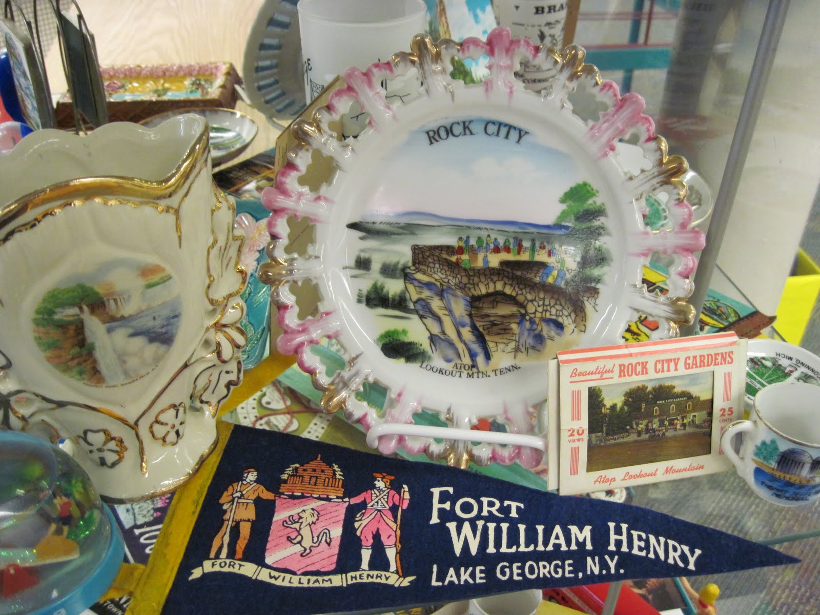 Tracy's Toys (and Some Other Stuff): Vintage Travel Souvenir Display