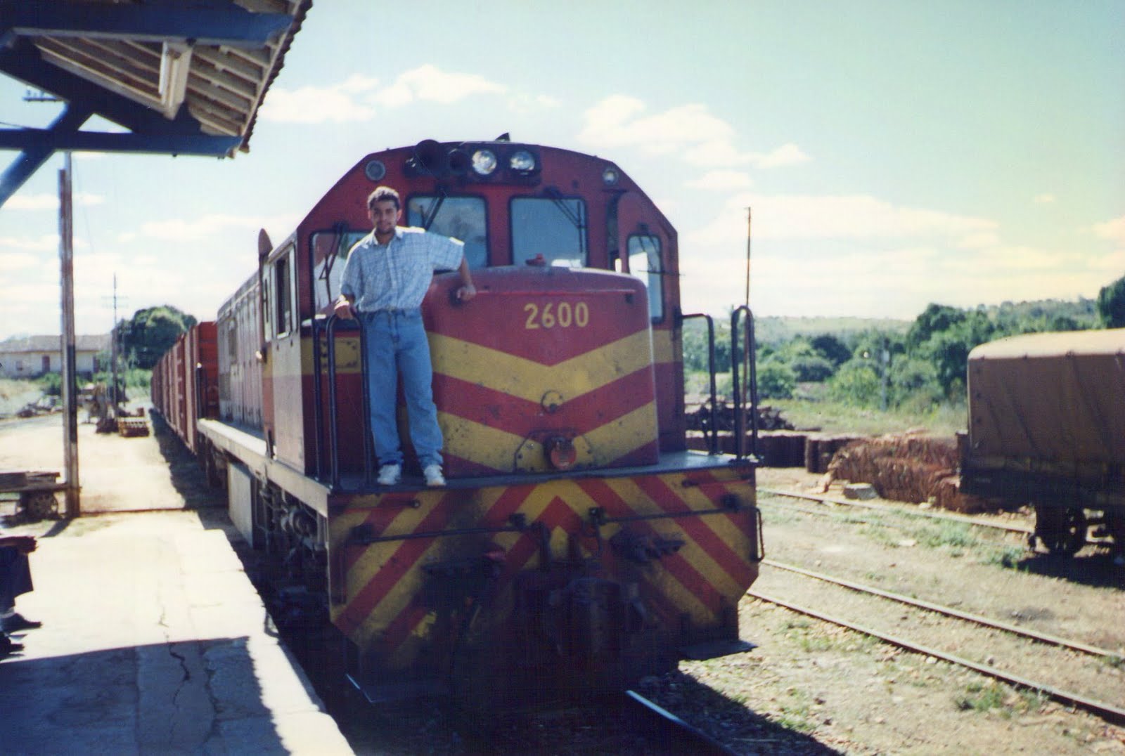 LOCOMOTIVAS FCA: RFFSA 2600