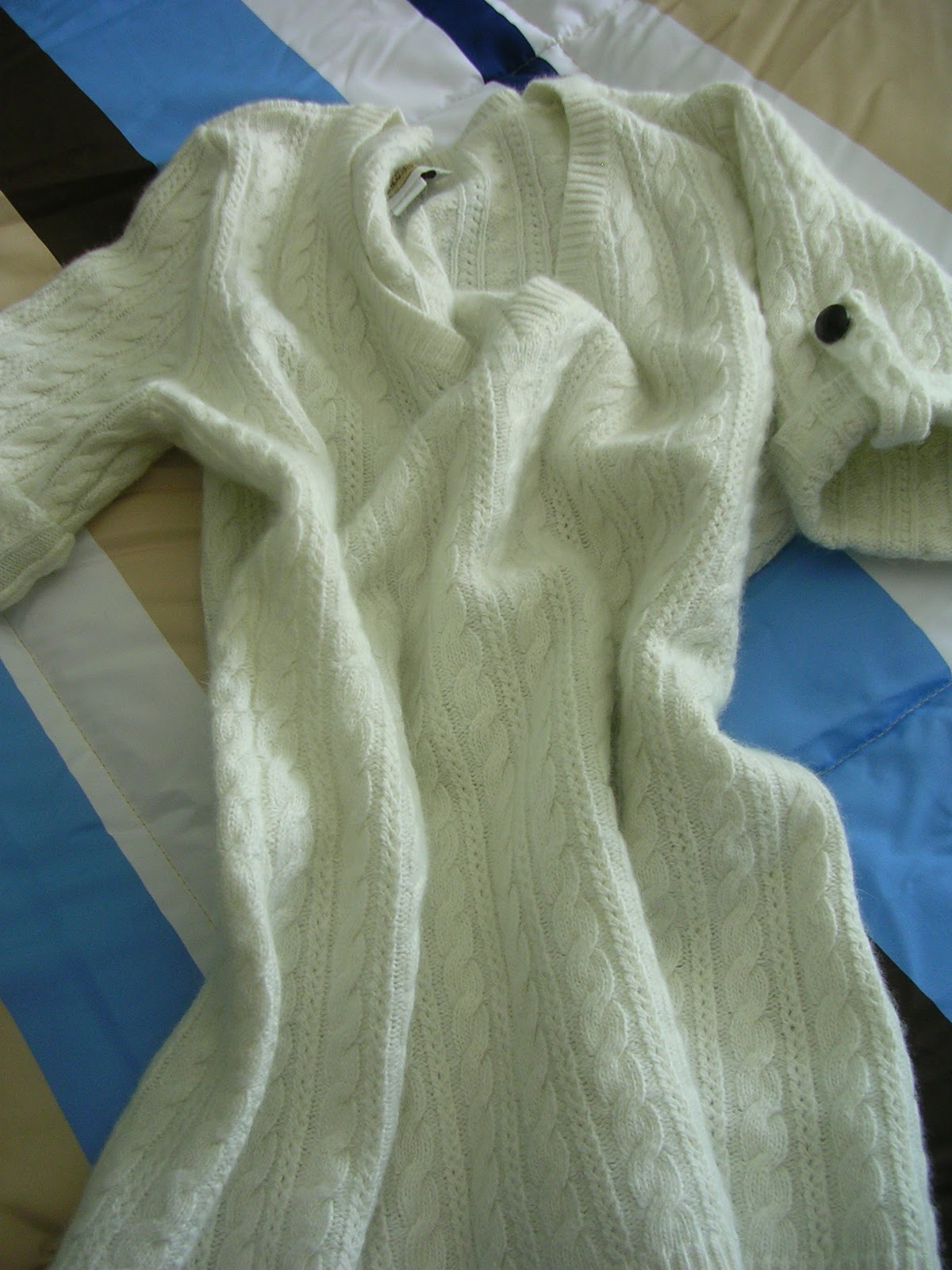 ~Scraps and Scribbles~: Fashion Friday: DIY Cuffed Sweater