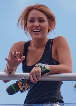 WEB MILEY FANS: Biografía de Destiny Hope Cyrus (Miley Cyrus)