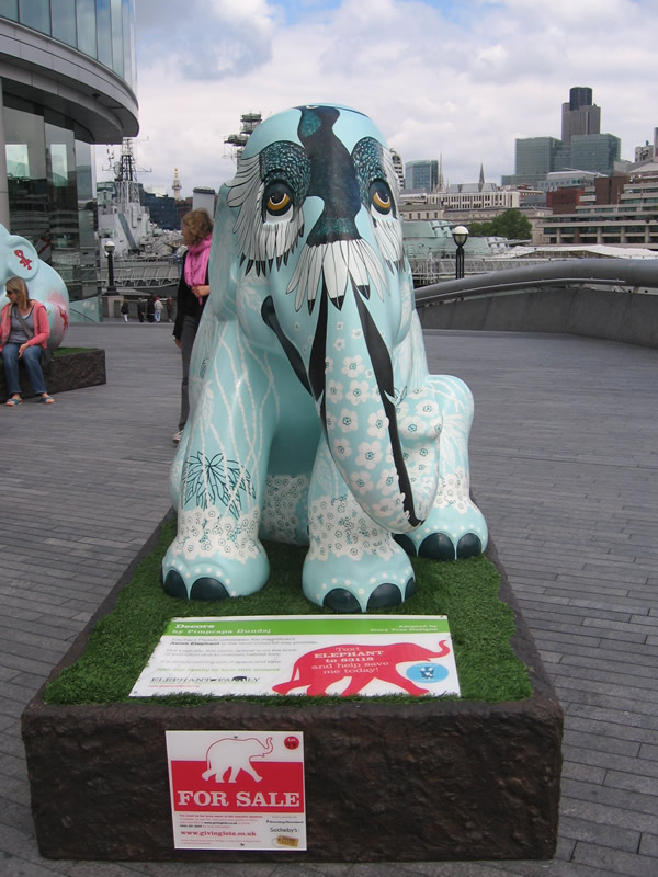 The Elephant Parade in London - June 2010 - The Globe Trotter