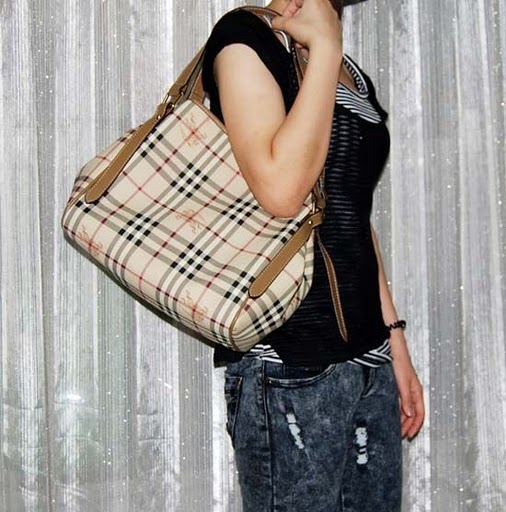 InCityShops: Geanta Burberry - PRET 200 EURO