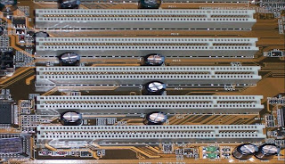 CESAR: SLOT CONECTORES, PUERTOS, BUSES.