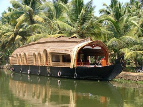 Travel India Tourism and India Tour Packages: Backwaters of Kollam (Quilon)