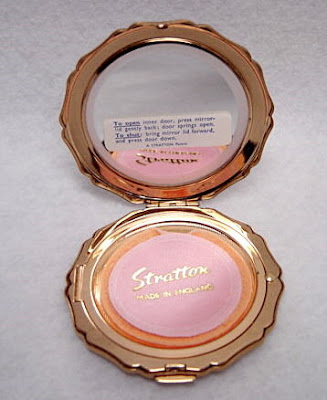 My Powder Compacts: VINTAGE STRATTON FLOWERS MOTIF