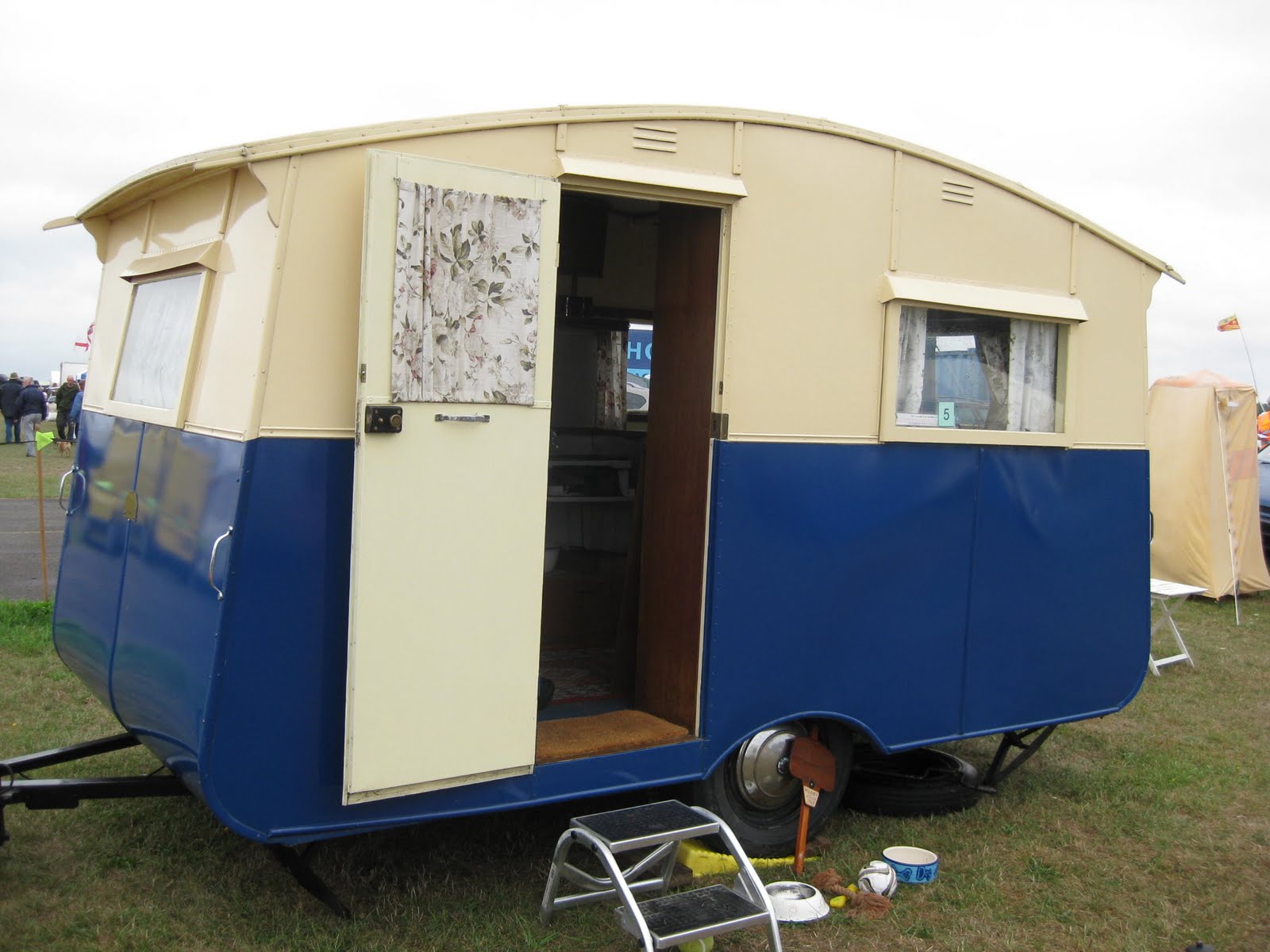 Pin by Linda Hartman on Caravan | Vintage caravans, Vintage travel ...