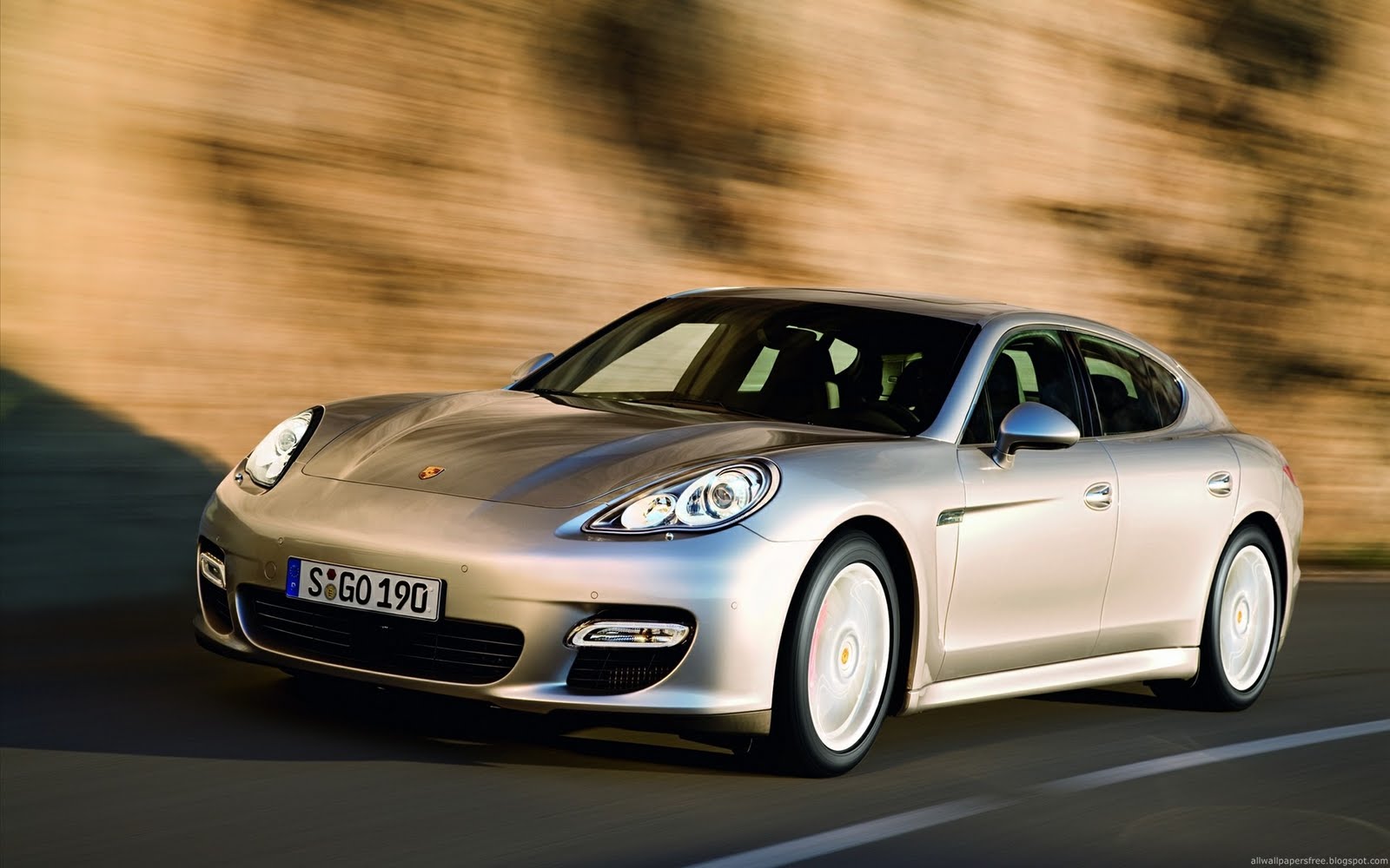 Free Image Banks: Autos en la carretera (7 imágenes de lujo)