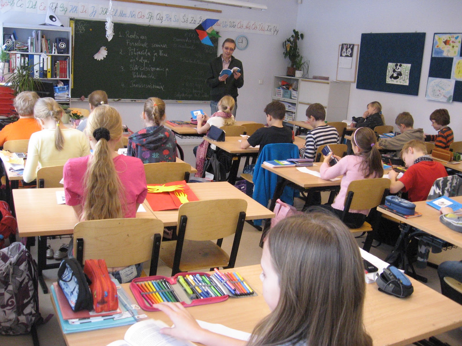 4.d klassi ajaveeb: Täname meie kooli meesõpetajaid!