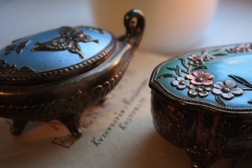 En märklig historia: Som i en liten ask